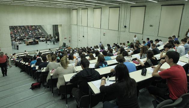 La UPNA recortará un 33% en becas y ayudas a la movilidad | Noticias de ...