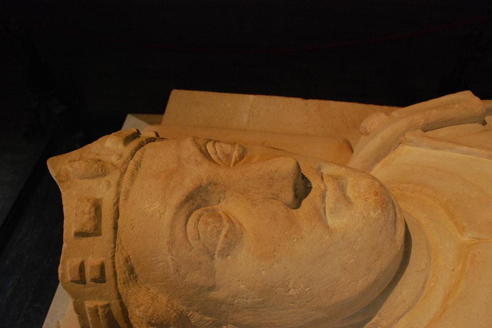 Restaurada la losa sepulcral de Sancho VII el Fuerte | Noticias de ...