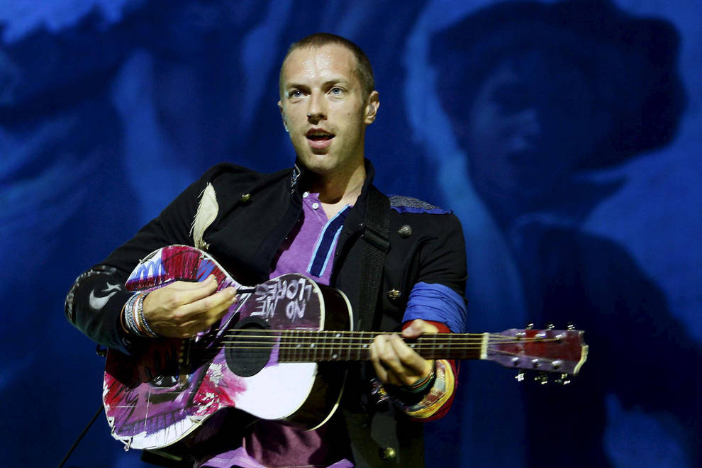 Música - La primera guitarra de Chris Martin se vende por 25.000 ...
