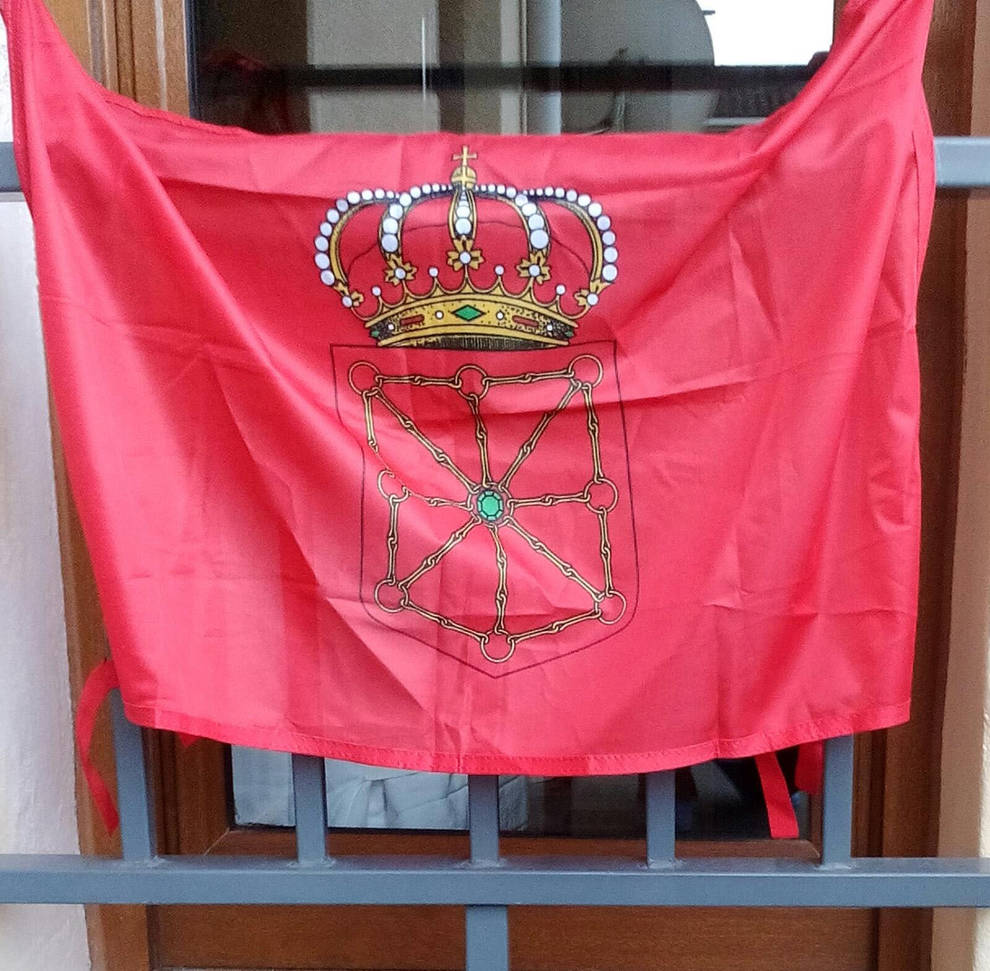 La bandera de Navarra que nos une, en los balcones | Diario de Navarra